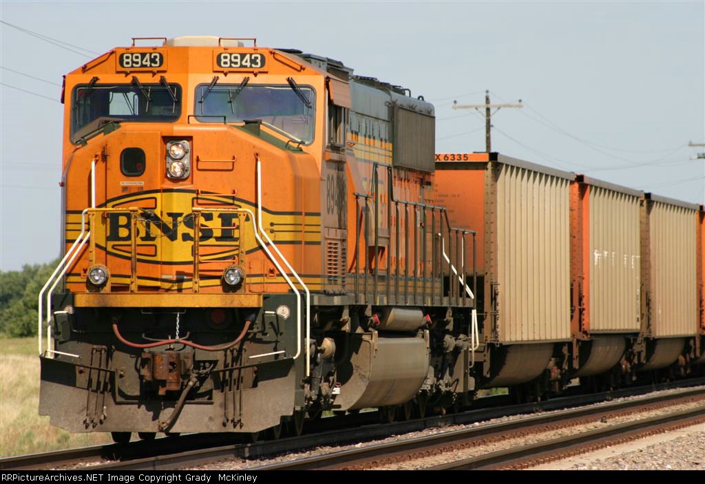 BNSF 8943